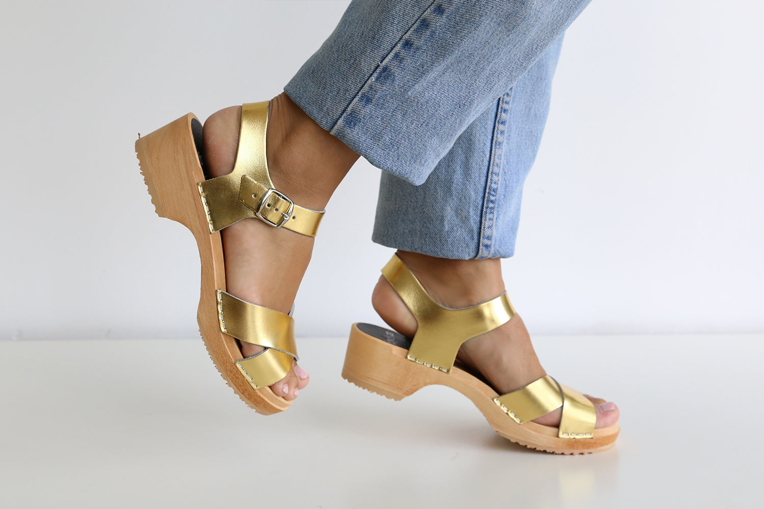667 mia clog low gold – funkis Swedish Forms